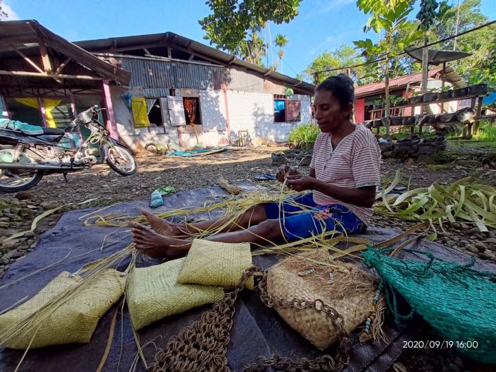 Noken: Simbol Kehidupan Perempuan Papua Yang Terjalin dari Serat Kayu ...