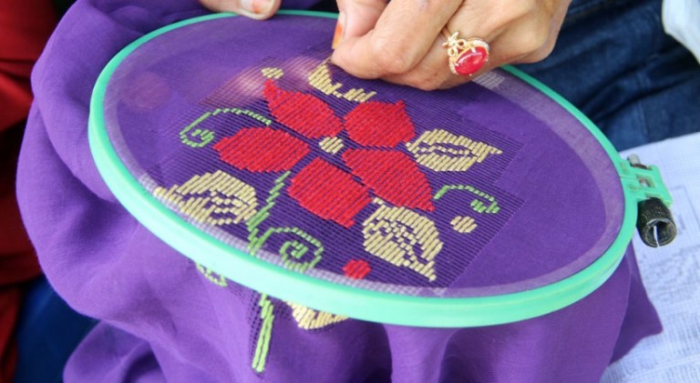 Karawo: Teknik Sulam Tangan dari Gorontalo – The Textile Map – Blog